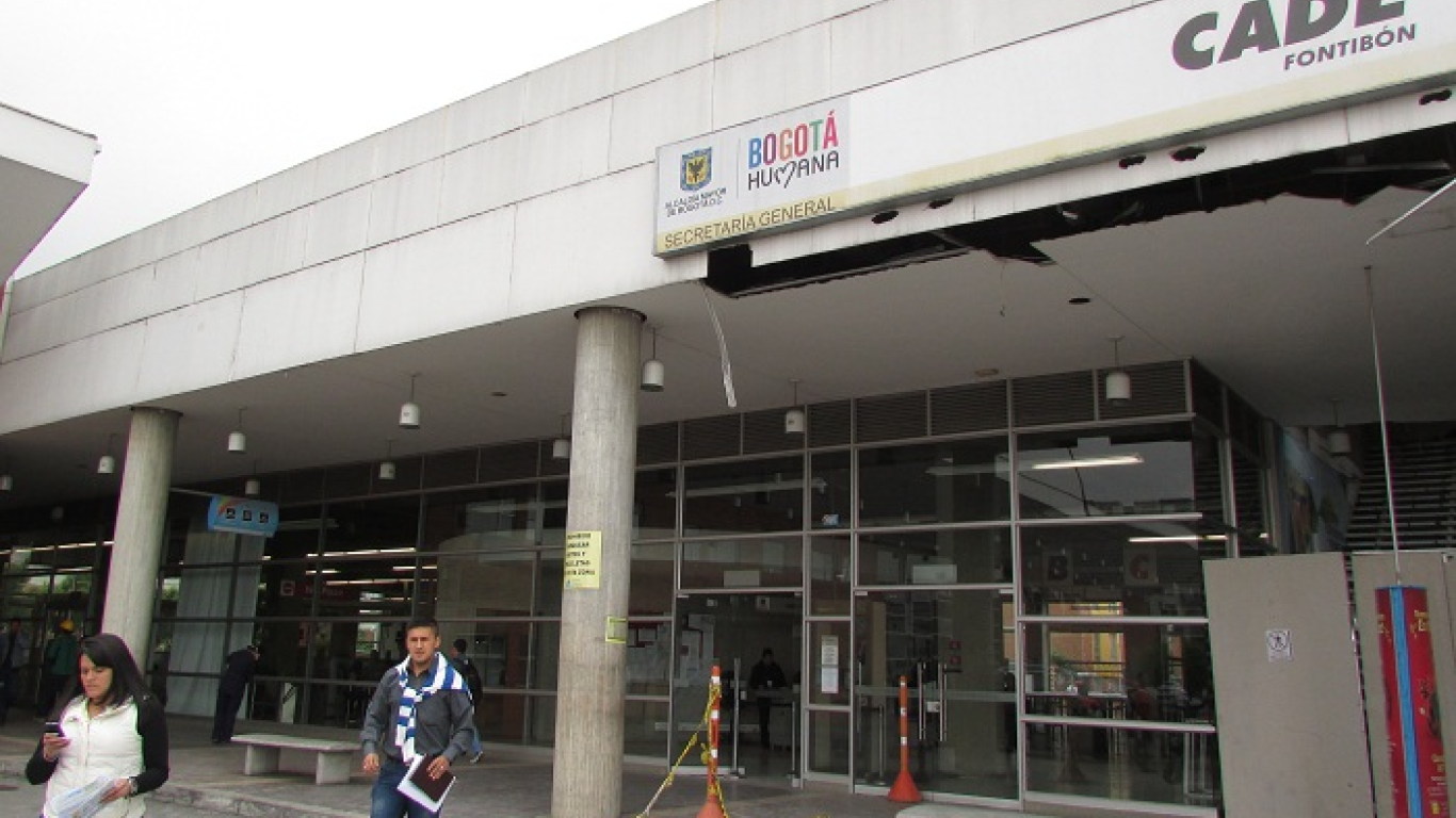 En los CADE Fontibón y Santa Helenita se atienden trámites de la empr ...